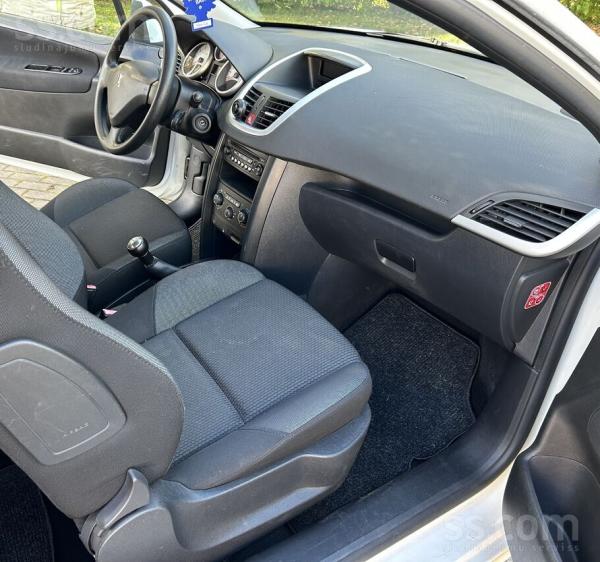 Peugeot 207 2011 in Dobele on AUTOMOTO.COM.LV White Peugeot 207 2011 in Dobele, with an engine capacity of 1.40 L and mileage of 191 thousand km for 2650 €, photo 10 on AUTOMOTO.COM.LV