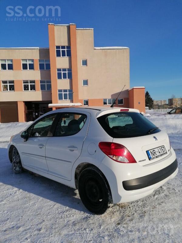 Белый Пежо 207 2012 в Краслава, объемом двигателя 1.40 л и пробегом 210 тыс. км за 1999 €, фото 4 на AUTOMOTO.COM.LV
