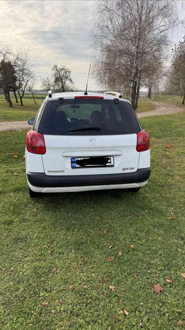 Balts Peugeot 207 2023 Panevēža, ar dzinēja tilpumu 1.56 L un nobraukumu 330 tūkst. km par 900 €, foto 4 vietnē AUTOMOTO.COM.LV