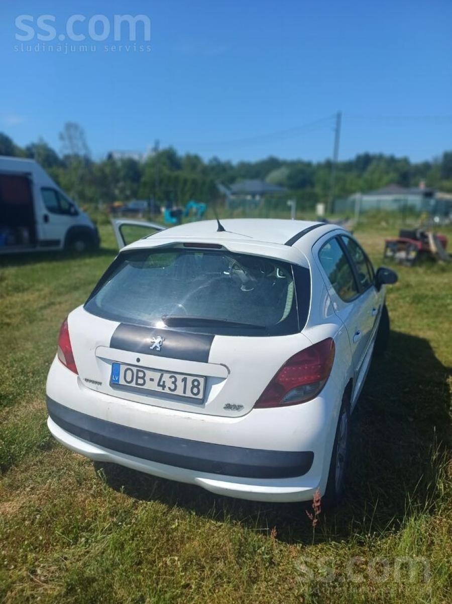 Balts Peugeot 207 2010 Rīga, ar dzinēja tilpumu 1.60 L un nobraukumu 252 tūkst. km par 1000 €, foto 4 vietnē AUTOMOTO.COM.LV