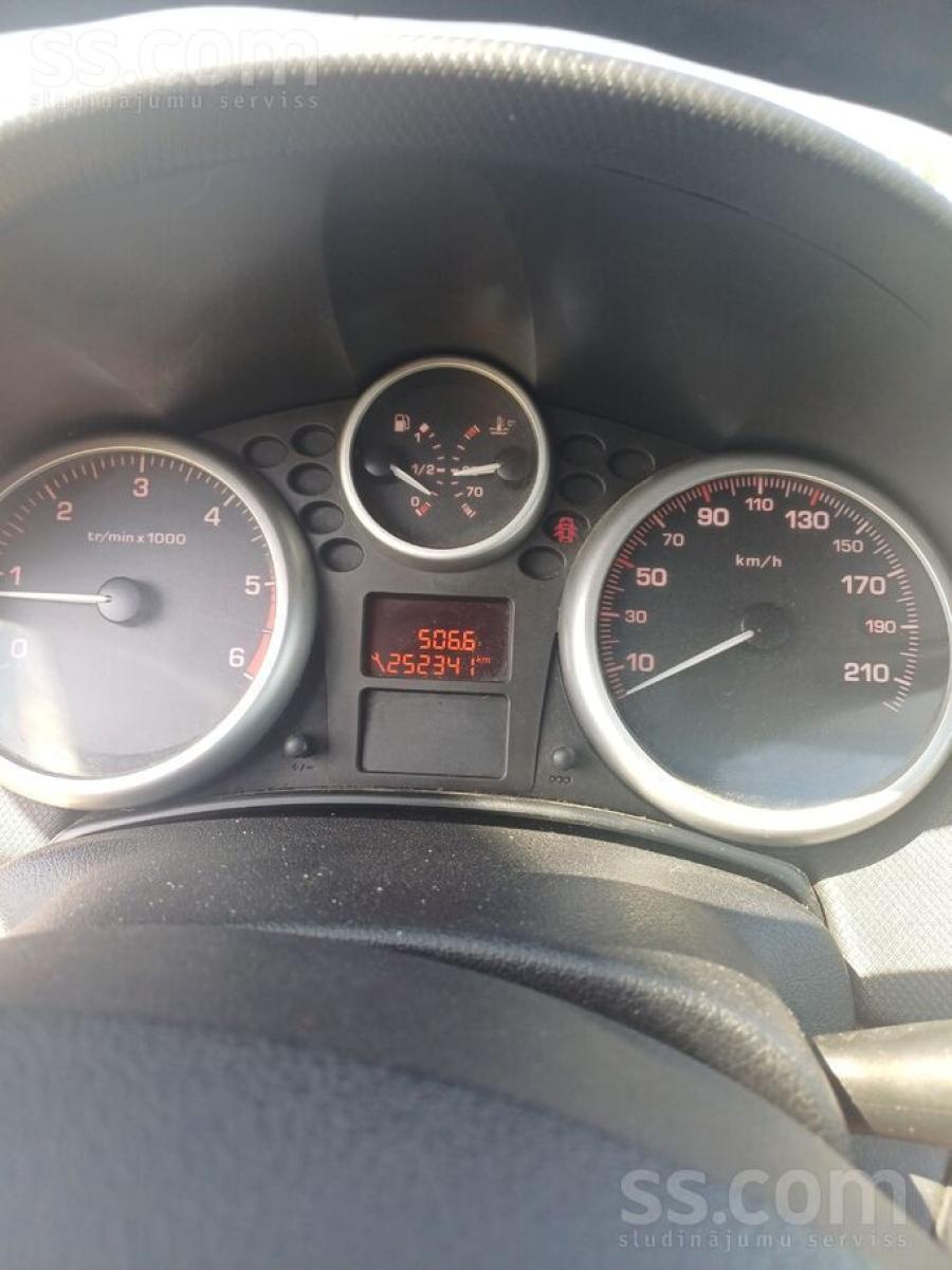 Balts Peugeot 207 2010 Rīga, ar dzinēja tilpumu 1.60 L un nobraukumu 252 tūkst. km par 1000 €, foto 5 vietnē AUTOMOTO.COM.LV