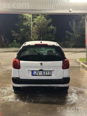 White Peugeot 207 2008 in Riga, with an engine capacity of 1.60 L and mileage of 397 thousand km for 850 €, photo 5 on AUTOMOTO.COM.LV