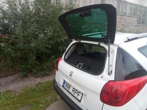 Balts Peugeot 207 2010 Narva, ar dzinēja tilpumu 1.60 L un nobraukumu 197 tūkst. km par 2650 €, foto 4 vietnē AUTOMOTO.COM.LV
