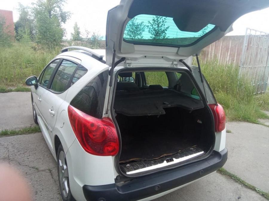 Balts Peugeot 207 2010 Narva, ar dzinēja tilpumu 1.60 L un nobraukumu 197 tūkst. km par 2650 €, foto 5 vietnē AUTOMOTO.COM.LV