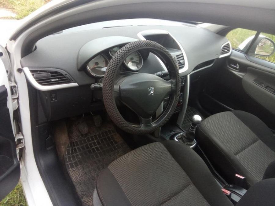 Balts Peugeot 207 2010 Narva, ar dzinēja tilpumu 1.60 L un nobraukumu 197 tūkst. km par 2650 €, foto 7 vietnē AUTOMOTO.COM.LV