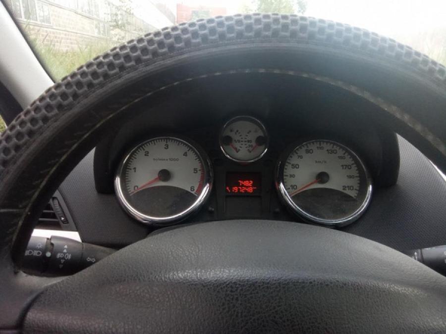 Balts Peugeot 207 2010 Narva, ar dzinēja tilpumu 1.60 L un nobraukumu 197 tūkst. km par 2650 €, foto 8 vietnē AUTOMOTO.COM.LV
