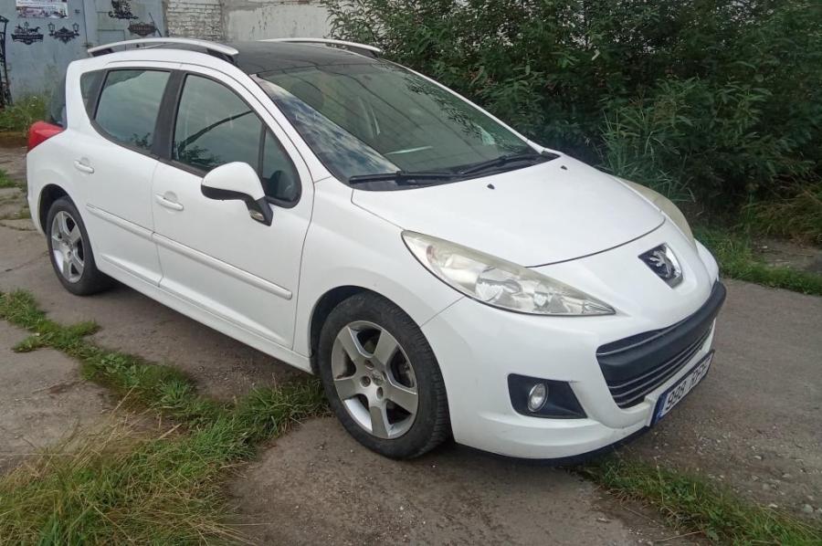 Balts Peugeot 207 2010 Narva, ar dzinēja tilpumu 1.60 L un nobraukumu 197 tūkst. km par 2650 €, foto 16 vietnē AUTOMOTO.COM.LV