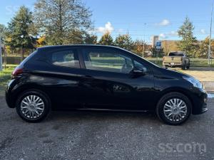 Melns Peugeot 208 2016 Liepāja, ar dzinēja tilpumu 1.20 L un nobraukumu 116 tūkst. km par 4800 €, foto 5 vietnē AUTOMOTO.COM.LV