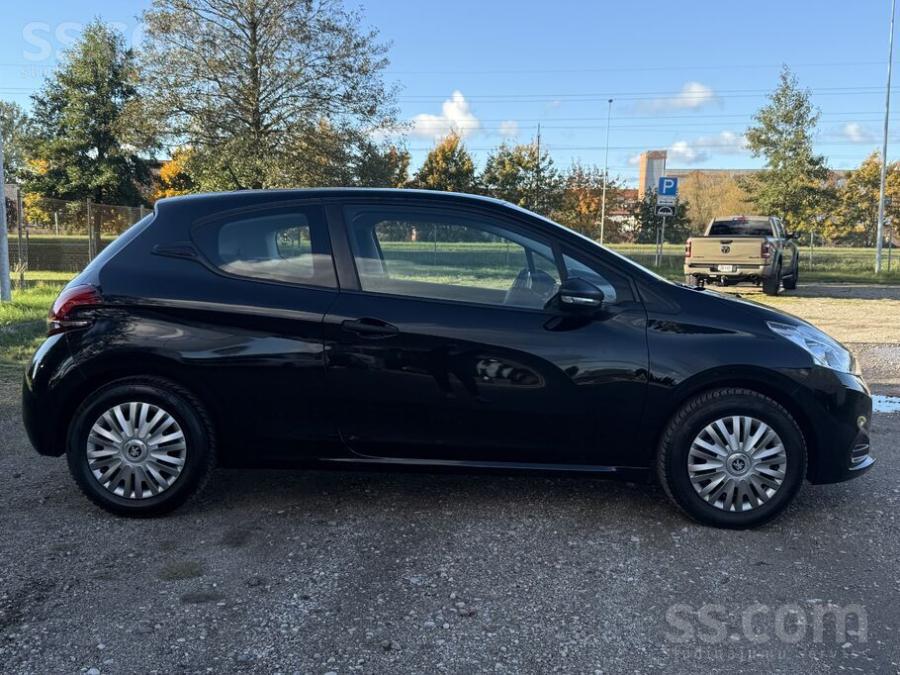 Melns Peugeot 208 2016 Liepāja, ar dzinēja tilpumu 1.20 L un nobraukumu 116 tūkst. km par 4800 €, foto 5 vietnē AUTOMOTO.COM.LV