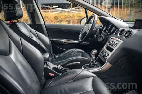 Black Peugeot 208 2011 in Riga, with an engine capacity of 1.60 L and mileage of 263 thousand km for 18990 €, photo 7 on AUTOMOTO.COM.LV