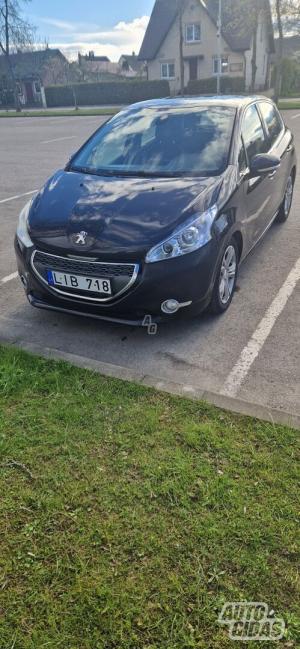 Black Peugeot 208 2012 in Skuodas, with an engine capacity of 1.60 L and mileage of 299 thousand km for 3500 €, photo 3 on AUTOMOTO.COM.LV