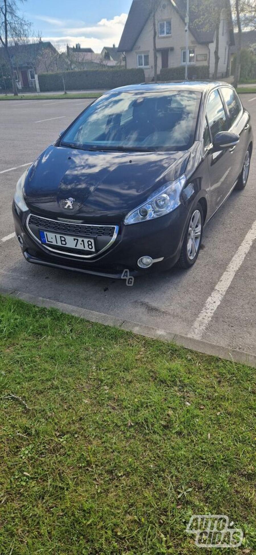 Black Peugeot 208 2012 in Skuodas, with an engine capacity of 1.60 L and mileage of 299 thousand km for 3500 €, photo 3 on AUTOMOTO.COM.LV