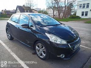 Melns Peugeot 208 2012 Skuodas, ar dzinēja tilpumu 1.60 L un nobraukumu 299 tūkst. km par 2600 €, foto  vietnē AUTOMOTO.COM.LV