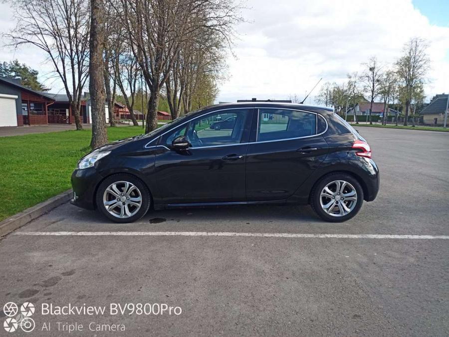 Melns Peugeot 208 2012 Skuodas, ar dzinēja tilpumu 1.60 L un nobraukumu 299 tūkst. km par 2600 €, foto 3 vietnē AUTOMOTO.COM.LV