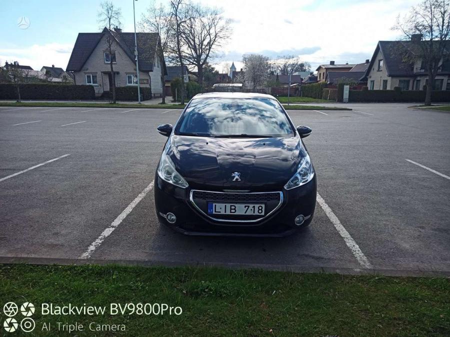 Melns Peugeot 208 2012 Skuodas, ar dzinēja tilpumu 1.60 L un nobraukumu 299 tūkst. km par 2600 €, foto 4 vietnē AUTOMOTO.COM.LV