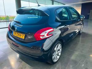 Black Peugeot 208 2012 in Jurmala, with an engine capacity of 1.40 L and mileage of 286 thousand km for 4450 €, photo 3 on AUTOMOTO.COM.LV