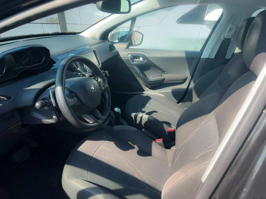Black Peugeot 208 2012 in Jurmala, with an engine capacity of 1.40 L and mileage of 286 thousand km for 4450 €, photo 5 on AUTOMOTO.COM.LV