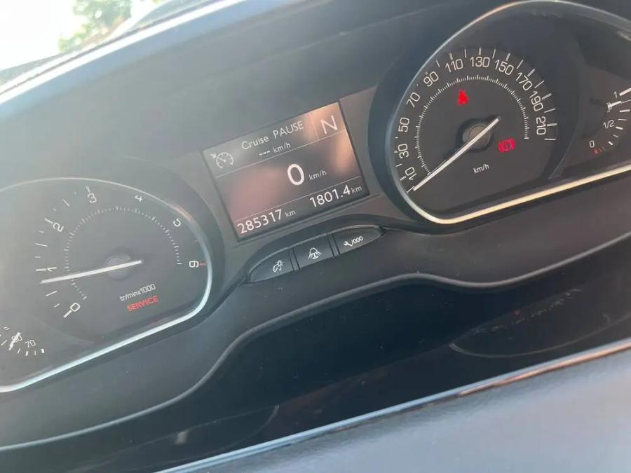 Black Peugeot 208 2012 in Jurmala, with an engine capacity of 1.40 L and mileage of 286 thousand km for 4450 €, photo 7 on AUTOMOTO.COM.LV
