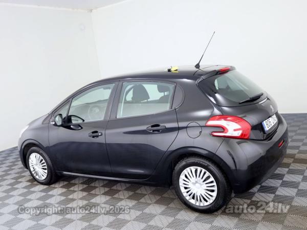 Black Peugeot 208 2013 in Tallinn, with an engine capacity of 1.00 L and mileage of 174 thousand km for 2199 €, photo 4 on AUTOMOTO.COM.LV