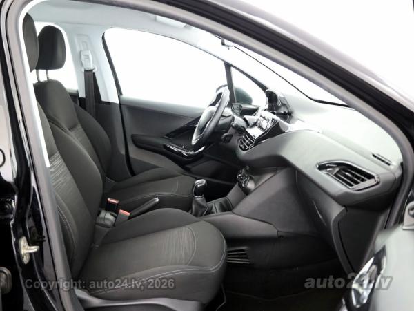 Black Peugeot 208 2013 in Tallinn, with an engine capacity of 1.00 L and mileage of 174 thousand km for 2199 €, photo 6 on AUTOMOTO.COM.LV