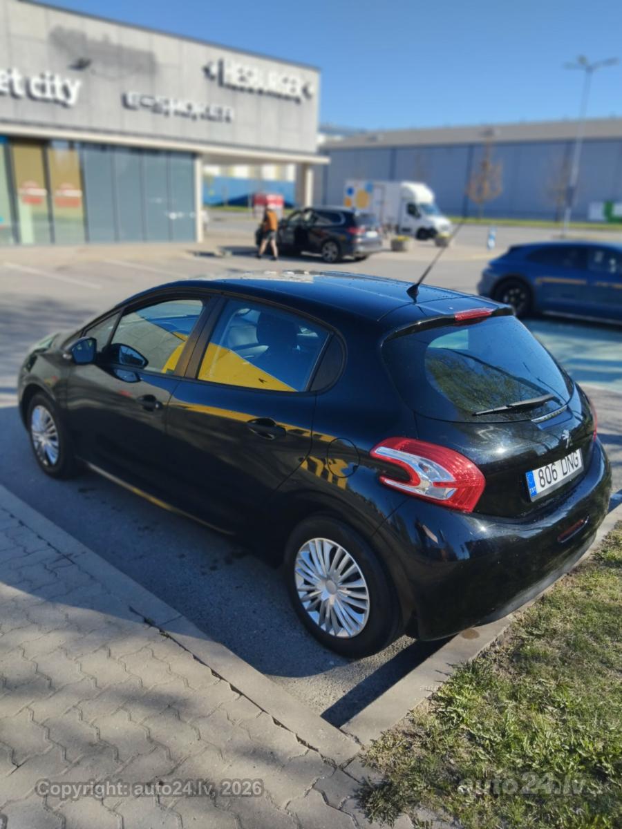 Melns Peugeot 208 2013 Tartu, ar dzinēja tilpumu 1.00 L un nobraukumu 175 tūkst. km par 2800 €, foto 3 vietnē AUTOMOTO.COM.LV