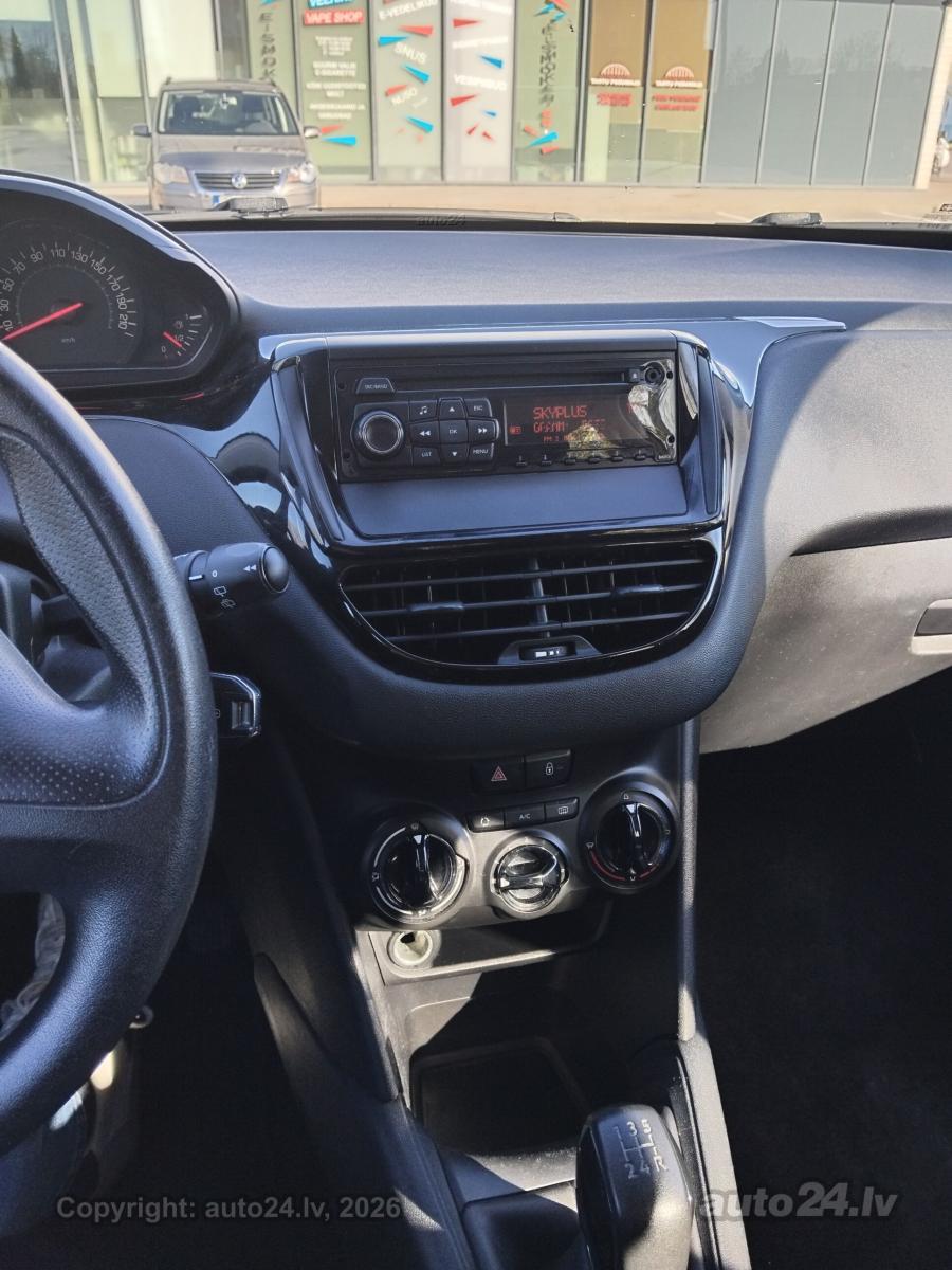 Melns Peugeot 208 2013 Tartu, ar dzinēja tilpumu 1.00 L un nobraukumu 175 tūkst. km par 2800 €, foto 7 vietnē AUTOMOTO.COM.LV