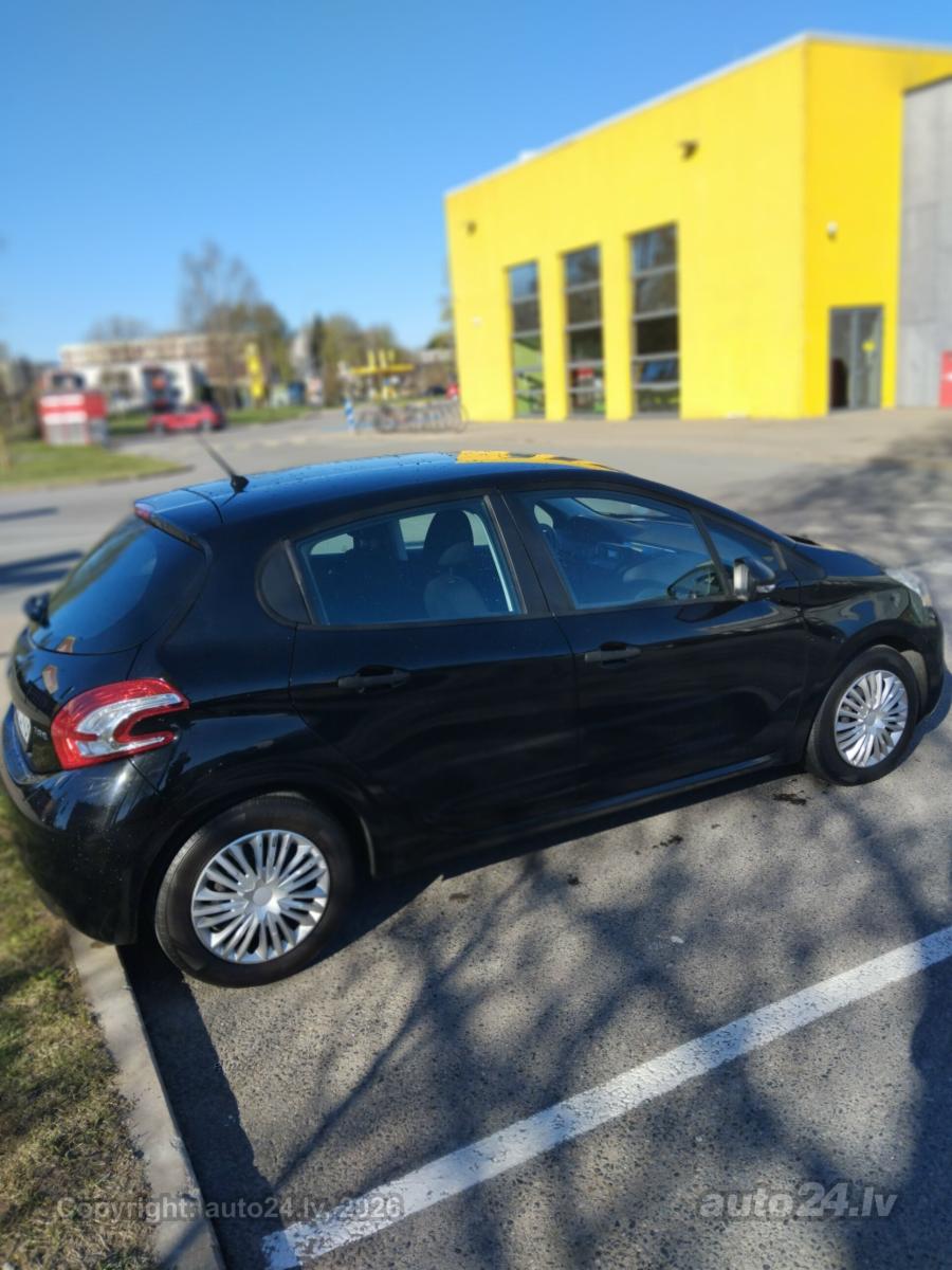Melns Peugeot 208 2013 Tartu, ar dzinēja tilpumu 1.00 L un nobraukumu 175 tūkst. km par 2800 €, foto 12 vietnē AUTOMOTO.COM.LV