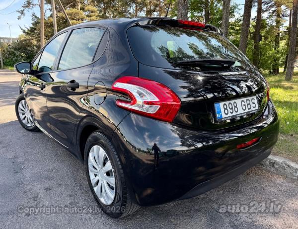 Black Peugeot 208 2013 in Tallinn, with an engine capacity of 1.00 L and mileage of 57 thousand km for 3999 €, photo 4 on AUTOMOTO.COM.LV