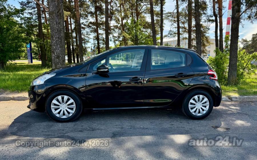 Melns Peugeot 208 2013 Tallina, ar dzinēja tilpumu 1.00 L un nobraukumu 57 tūkst. km par 3999 €, foto 6 vietnē AUTOMOTO.COM.LV