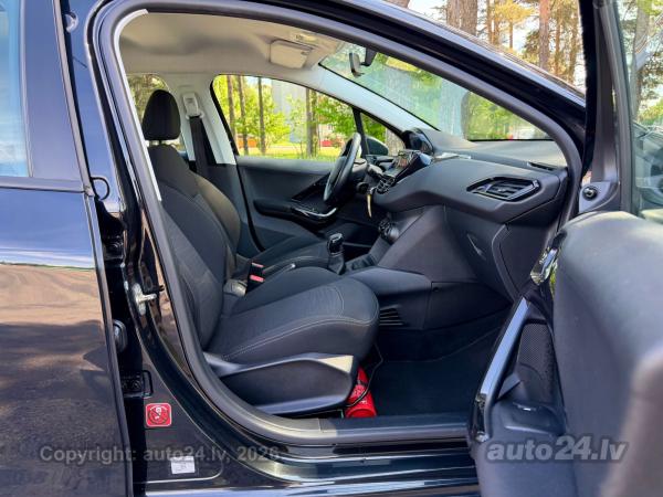 Black Peugeot 208 2013 in Tallinn, with an engine capacity of 1.00 L and mileage of 57 thousand km for 3999 €, photo 7 on AUTOMOTO.COM.LV