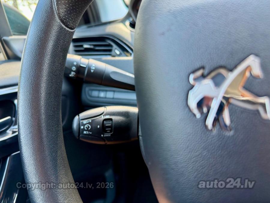 Melns Peugeot 208 2013 Tallina, ar dzinēja tilpumu 1.00 L un nobraukumu 57 tūkst. km par 3999 €, foto 13 vietnē AUTOMOTO.COM.LV