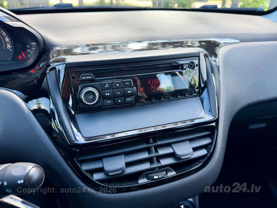 Melns Peugeot 208 2013 Tallina, ar dzinēja tilpumu 1.00 L un nobraukumu 57 tūkst. km par 3999 €, foto 16 vietnē AUTOMOTO.COM.LV