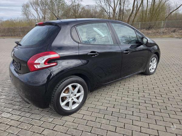 Black Peugeot 208 2013 in Marijampole, with an engine capacity of 1.20 L and mileage of 147 thousand km for 1950 €, photo 4 on AUTOMOTO.COM.LV