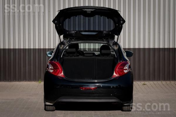 Melns Peugeot 208 2013 Talsi, ar dzinēja tilpumu 1.20 L un nobraukumu 180 tūkst. km par 2590 €, foto 7 vietnē AUTOMOTO.COM.LV
