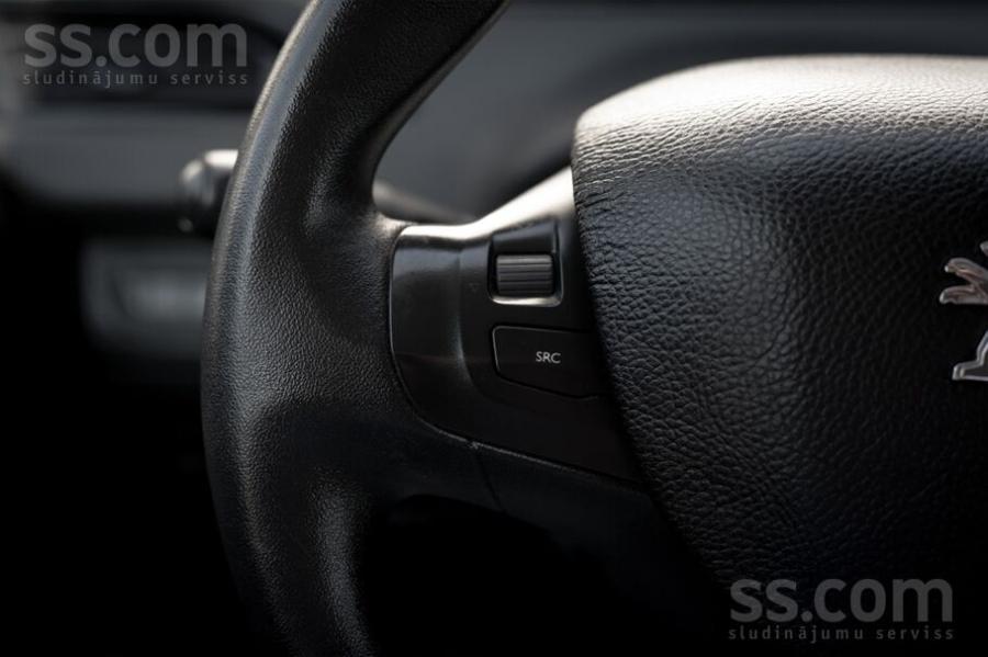 Melns Peugeot 208 2013 Talsi, ar dzinēja tilpumu 1.20 L un nobraukumu 180 tūkst. km par 2590 €, foto 19 vietnē AUTOMOTO.COM.LV