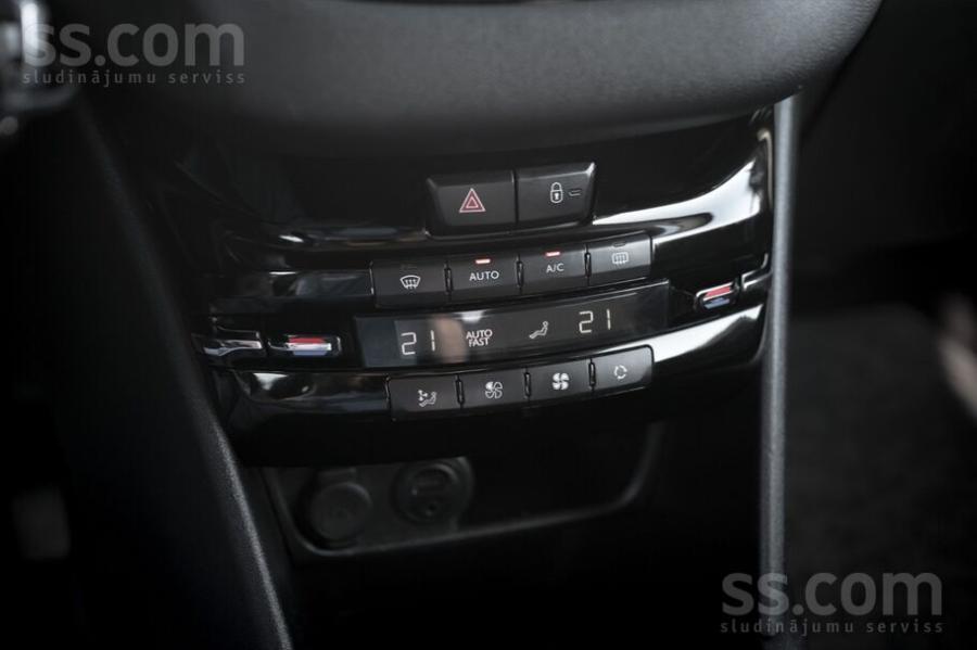 Melns Peugeot 208 2013 Talsi, ar dzinēja tilpumu 1.20 L un nobraukumu 180 tūkst. km par 2590 €, foto 25 vietnē AUTOMOTO.COM.LV