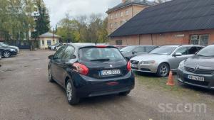 Melns Peugeot 208 2013 Daugavpils, ar dzinēja tilpumu 1.20 L un nobraukumu 0 tūkst. km par 4500 €, foto 9 vietnē AUTOMOTO.COM.LV