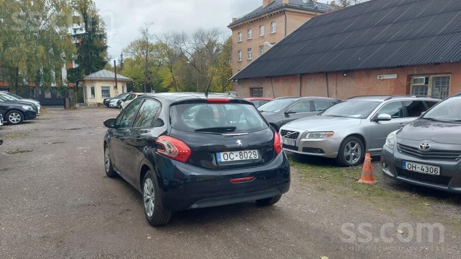 Melns Peugeot 208 2013 Daugavpils, ar dzinēja tilpumu 1.20 L un nobraukumu 0 tūkst. km par 4500 €, foto 9 vietnē AUTOMOTO.COM.LV