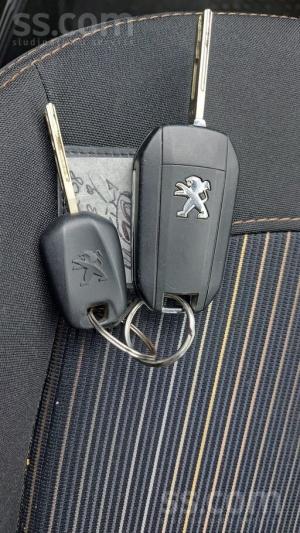 Melns Peugeot 208 2013 Daugavpils, ar dzinēja tilpumu 1.20 L un nobraukumu 0 tūkst. km par 4500 €, foto 33 vietnē AUTOMOTO.COM.LV