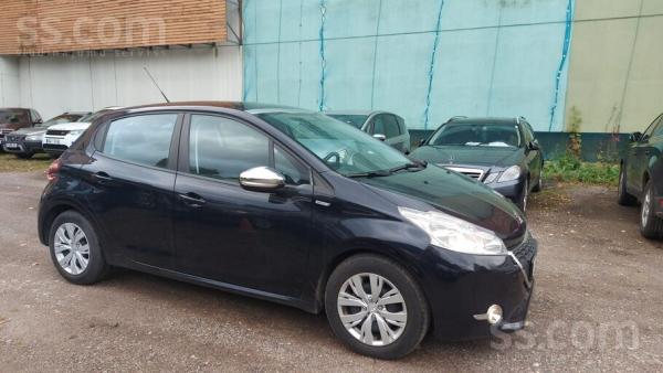 Melns Peugeot 208 2013 Daugavpils, ar dzinēja tilpumu 1.20 L un nobraukumu 0 tūkst. km par 4500 €, foto 5 vietnē AUTOMOTO.COM.LV