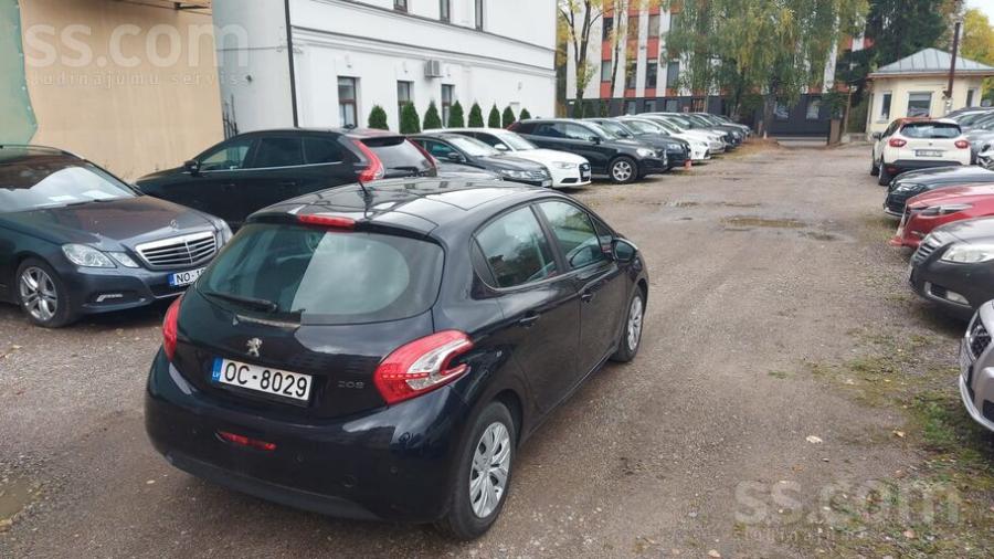 Black Peugeot 208 2013 in Daugavpils, with an engine capacity of 1.20 L and mileage of 0 thousand km for 4500 €, photo 7 on AUTOMOTO.COM.LV