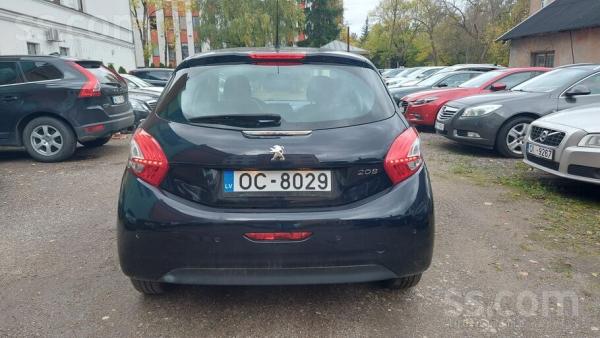 Melns Peugeot 208 2013 Daugavpils, ar dzinēja tilpumu 1.20 L un nobraukumu 0 tūkst. km par 4500 €, foto 10 vietnē AUTOMOTO.COM.LV