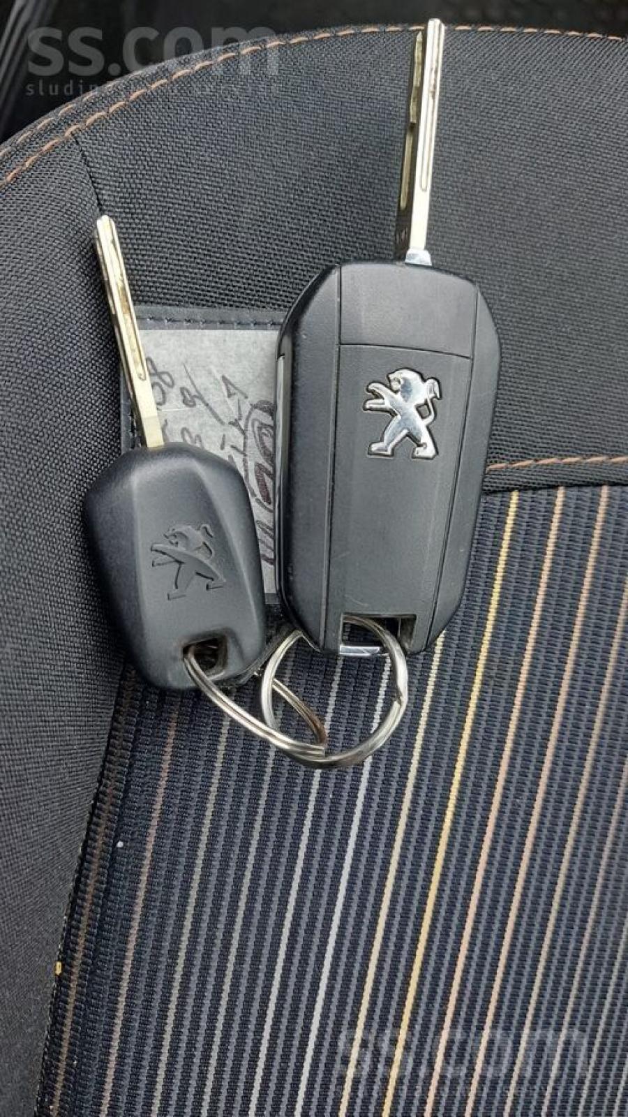 Black Peugeot 208 2013 in Daugavpils, with an engine capacity of 1.20 L and mileage of 0 thousand km for 4500 €, photo 33 on AUTOMOTO.COM.LV