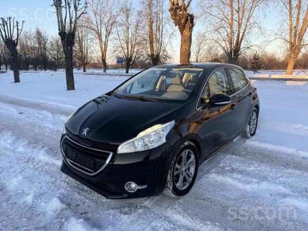 Black Peugeot 208 2014 in Ogre, with an engine capacity of 1.60 L and mileage of 144 thousand km for 5799 €, photo 3 on AUTOMOTO.COM.LV