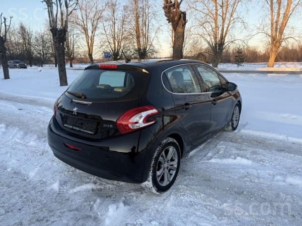 Black Peugeot 208 2014 in Ogre, with an engine capacity of 1.60 L and mileage of 144 thousand km for 5799 €, photo 4 on AUTOMOTO.COM.LV