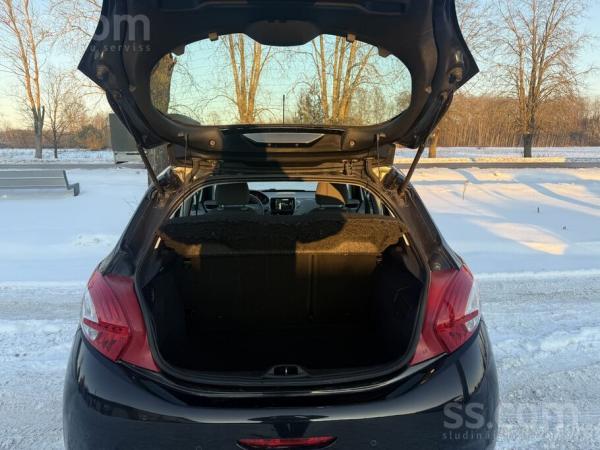 Black Peugeot 208 2014 in Ogre, with an engine capacity of 1.60 L and mileage of 144 thousand km for 5799 €, photo 5 on AUTOMOTO.COM.LV