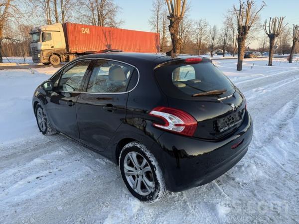 Black Peugeot 208 2014 in Ogre, with an engine capacity of 1.60 L and mileage of 144 thousand km for 5799 €, photo 6 on AUTOMOTO.COM.LV