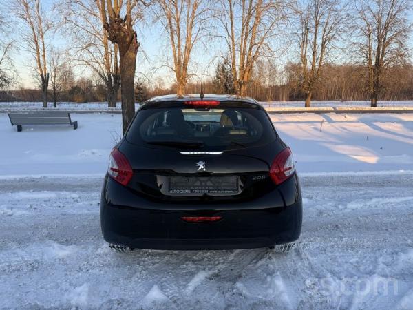 Black Peugeot 208 2014 in Ogre, with an engine capacity of 1.60 L and mileage of 144 thousand km for 5799 €, photo 7 on AUTOMOTO.COM.LV