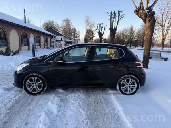 Black Peugeot 208 2014 in Ogre, with an engine capacity of 1.60 L and mileage of 144 thousand km for 5799 €, photo 9 on AUTOMOTO.COM.LV
