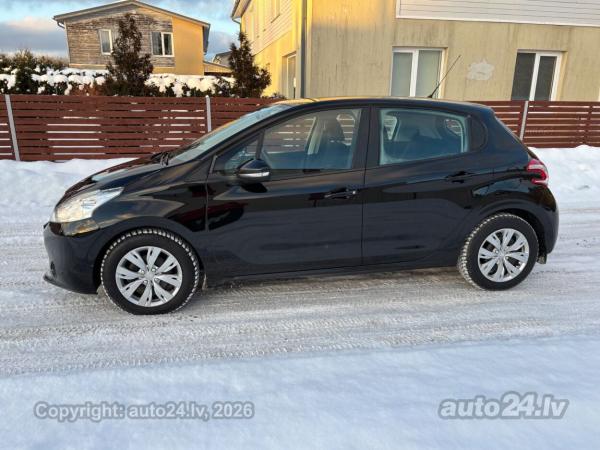 Black Peugeot 208 2014 in Tallinn, with an engine capacity of 1.60 L and mileage of 137 thousand km for 4890 €, photo 2 on AUTOMOTO.COM.LV